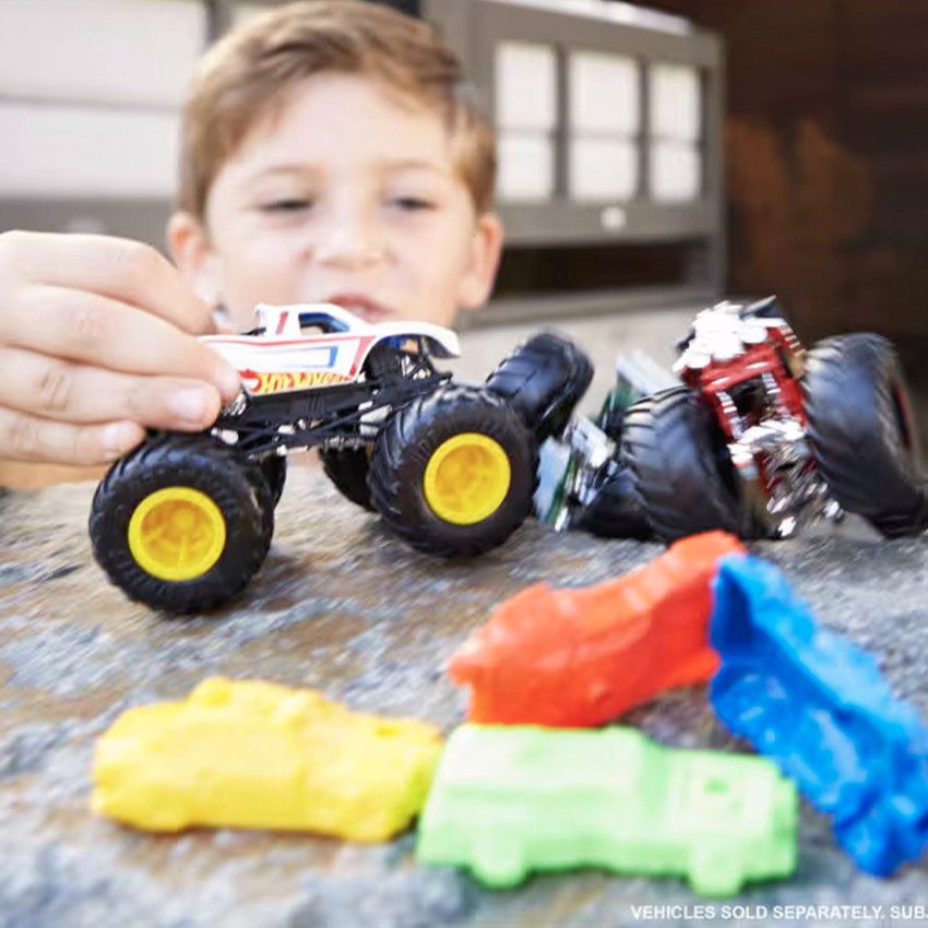 Hot Wheels Véhicule Monster Trucks 1/64 (modèle aléatoire) Soft Taupe ...